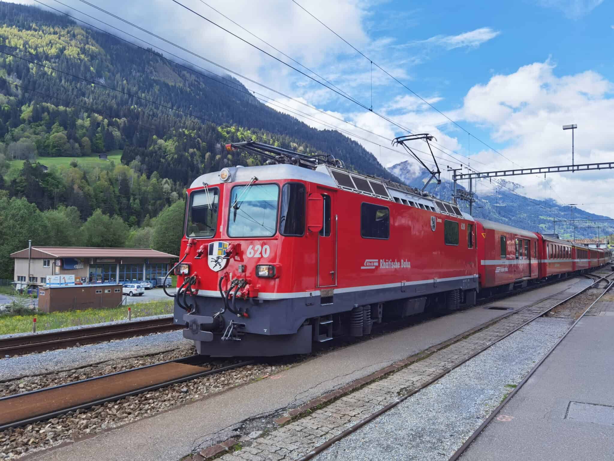 Schweiz: Bahn-Tageskarte für 2 Personen zum Preis von 78 CHF / 84€ (mit ...