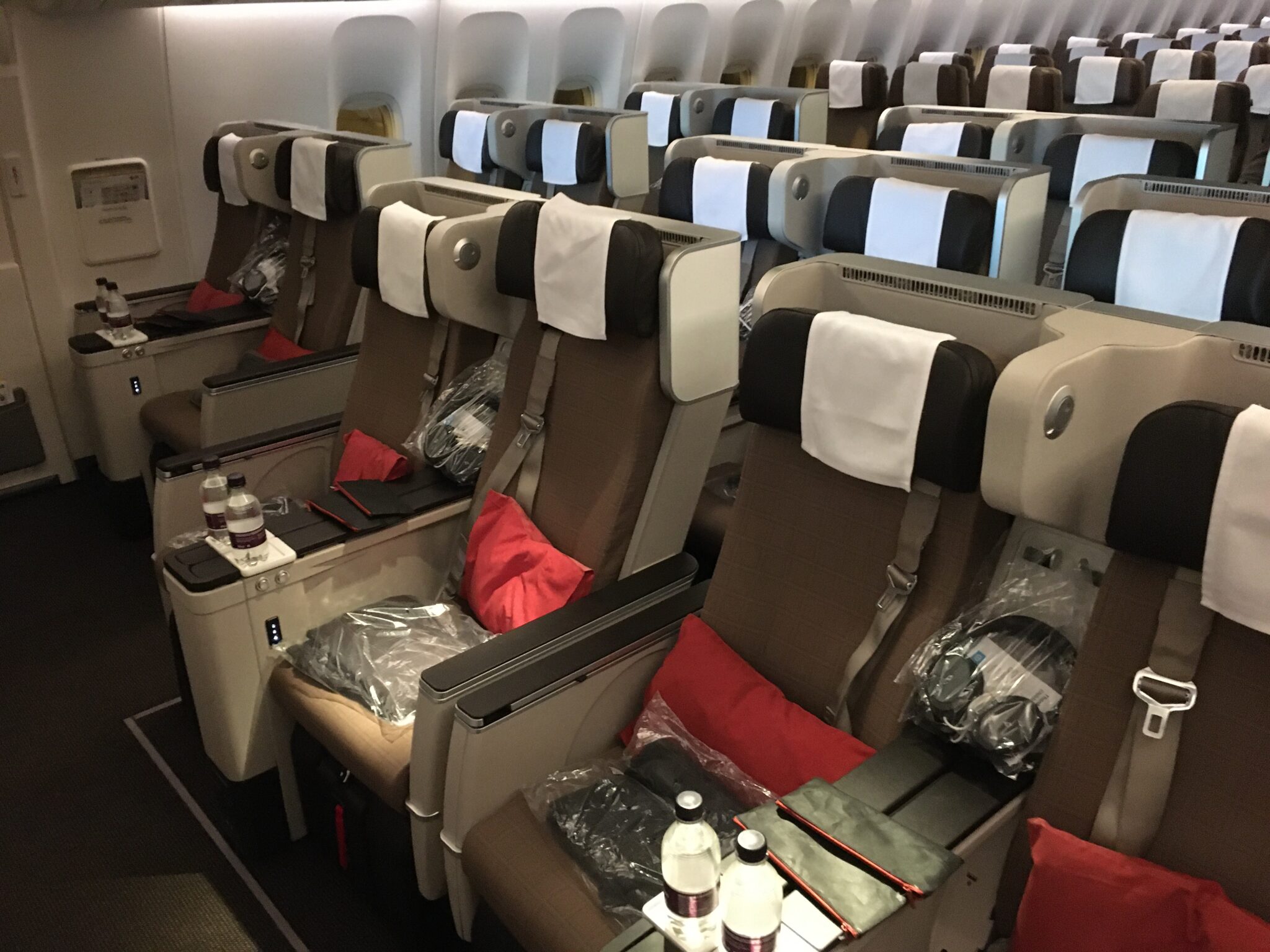 Premium Economy: Lohnt sich das Upgrade? 23 Airlines im Vergleich ...